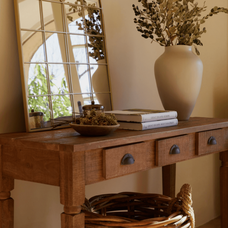10 Beautiful And Practical Entryway Table Ideas