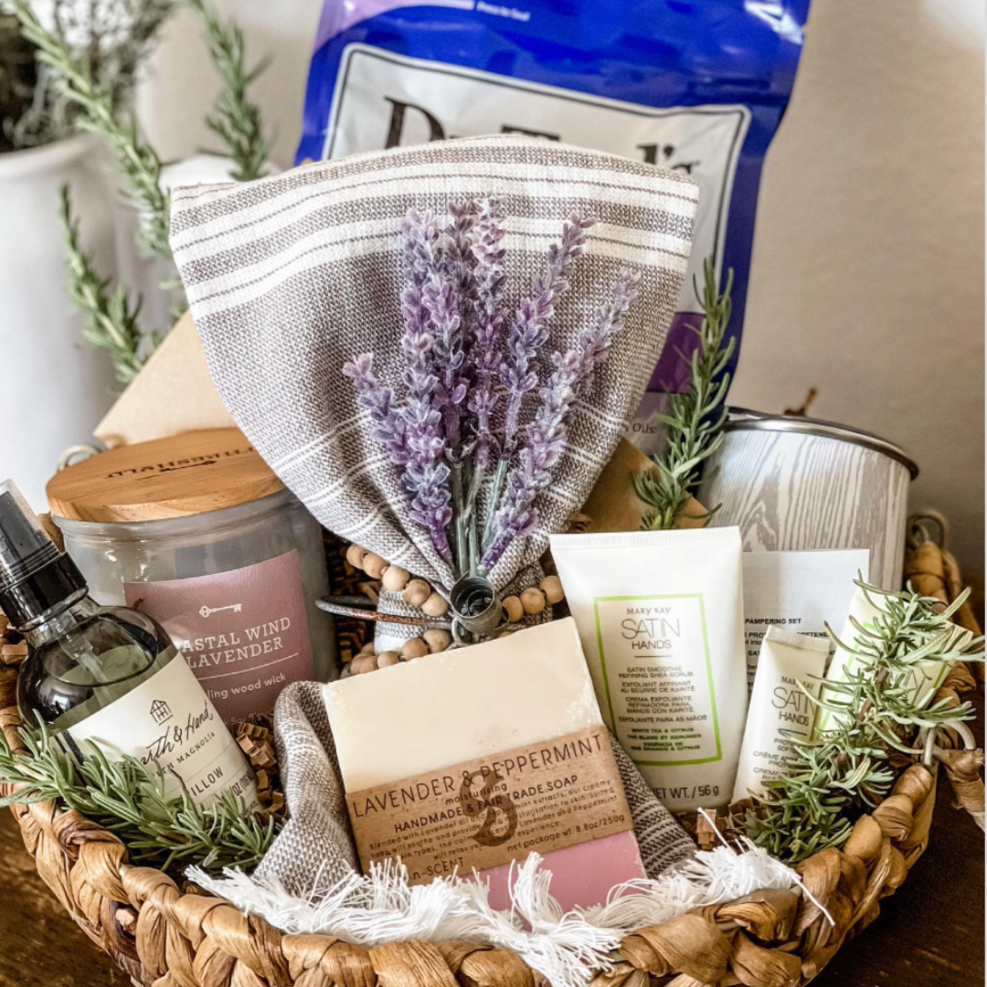 10 Amazing Housewarming Gift Basket Ideas